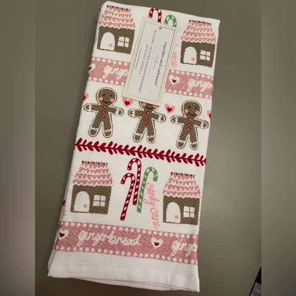 cupcakes & cashmere | Kitchen | Cupcake And Cashmere Gingerbread House ...